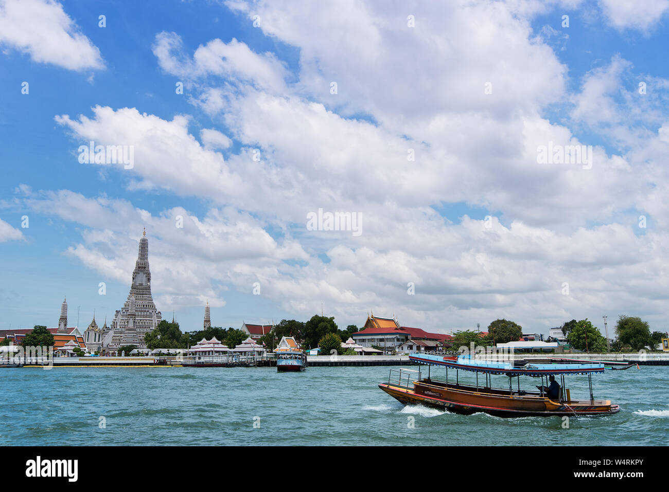 Wat Arun and Chao Phraya River, Bangkok, Thailand Stock Photo - Alamy