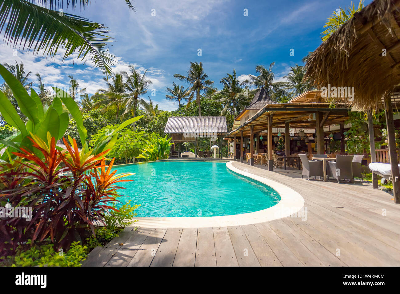 People outdoor pool hi-res stock photography and images - Alamy