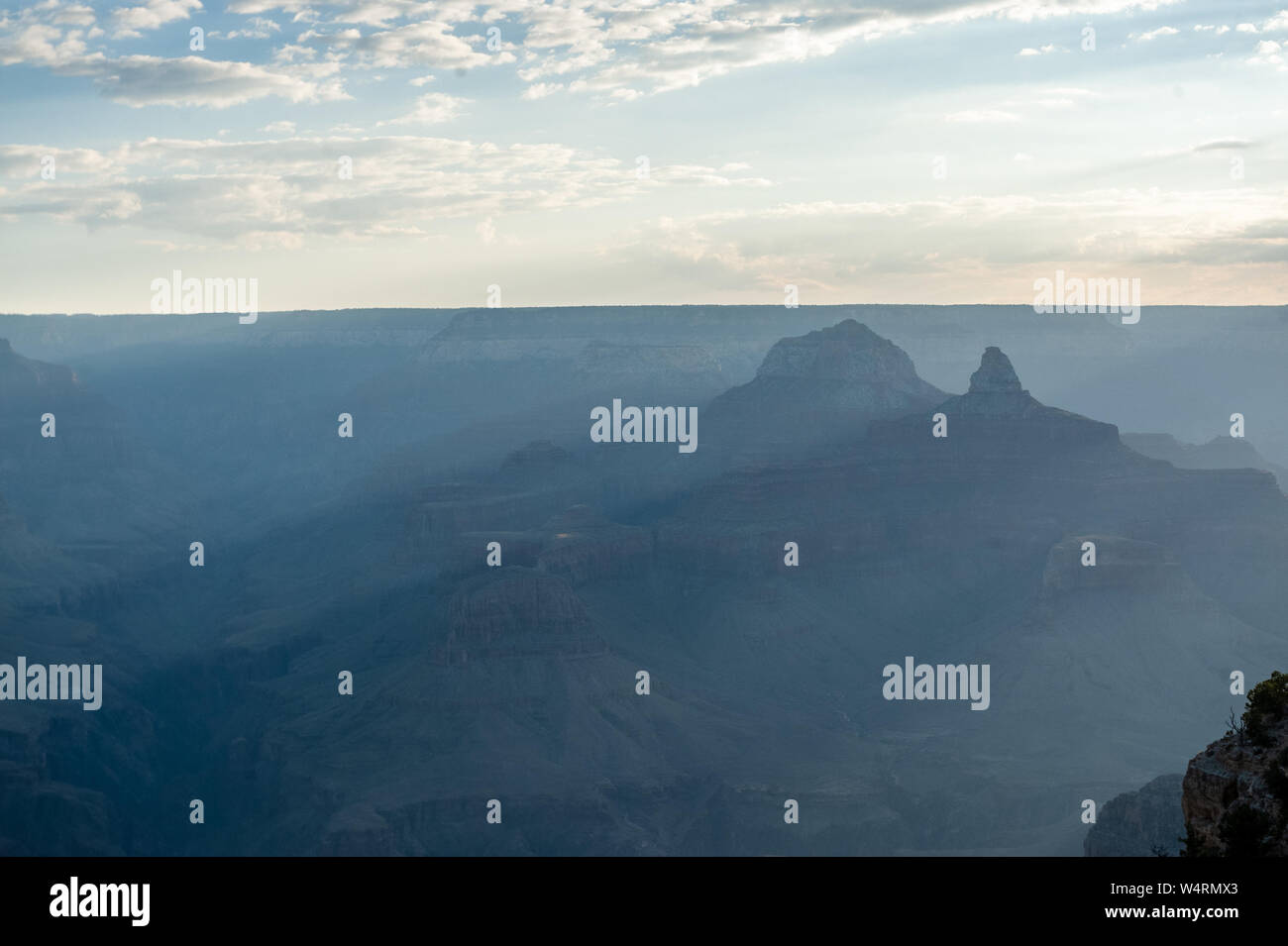 The rising sun over the grand canyon near Yavapai Point, on the ...