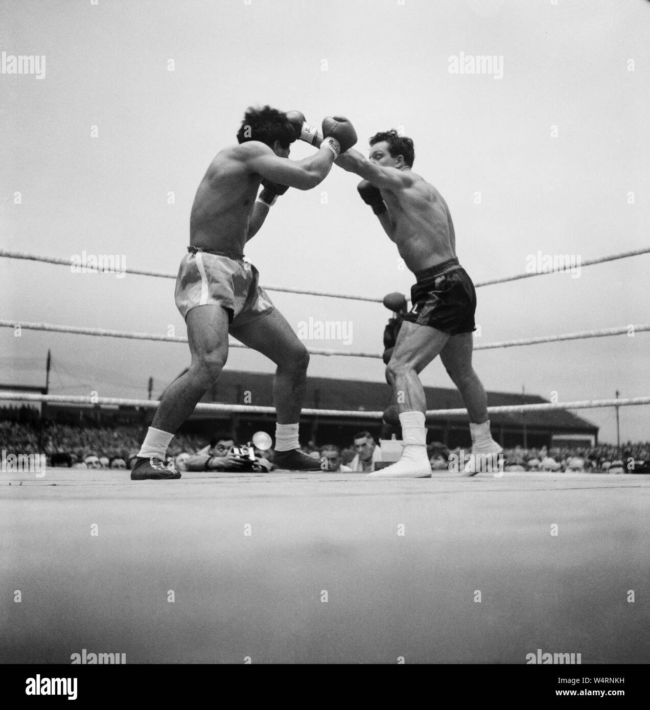 Brian London vs Kitione Lave, Commonwealth Heavyweight Title Eliminator ...
