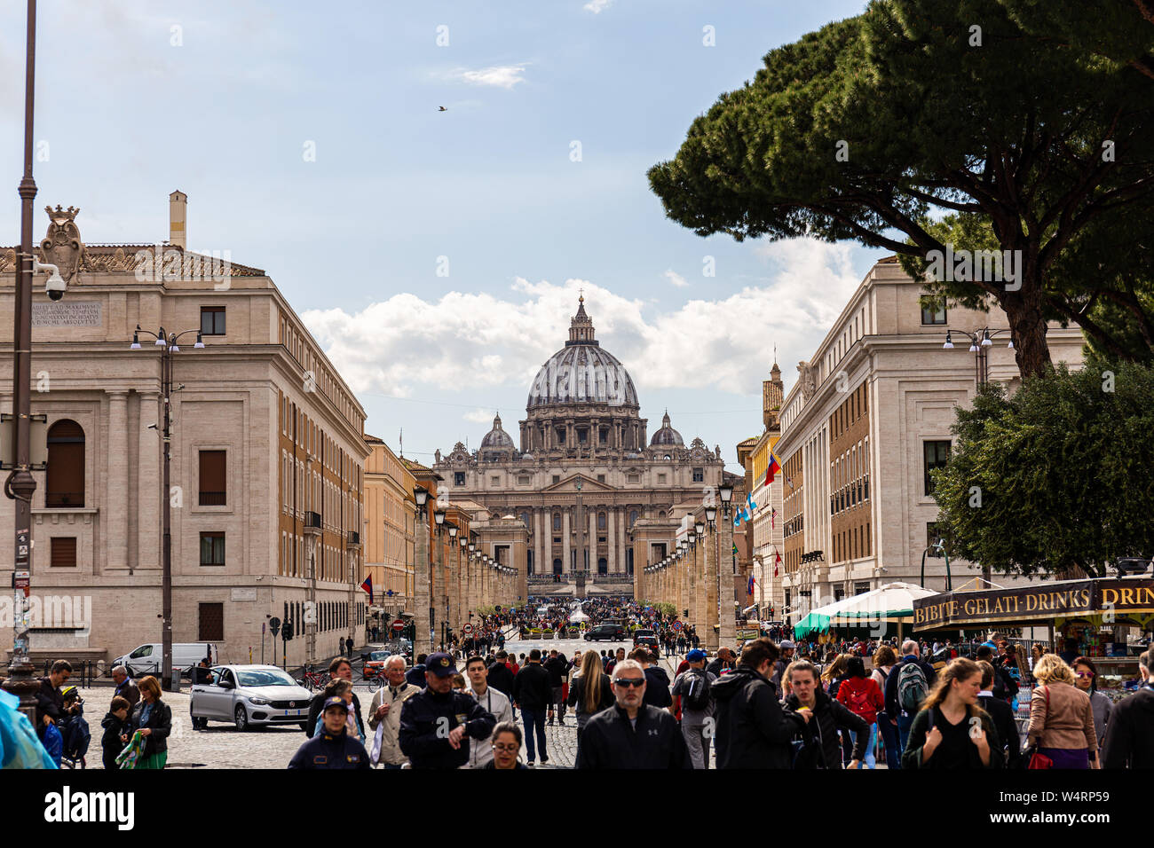 ROME, ITALY - JUNE 28, 2019: crowd of tourists in front of Basilica of ...