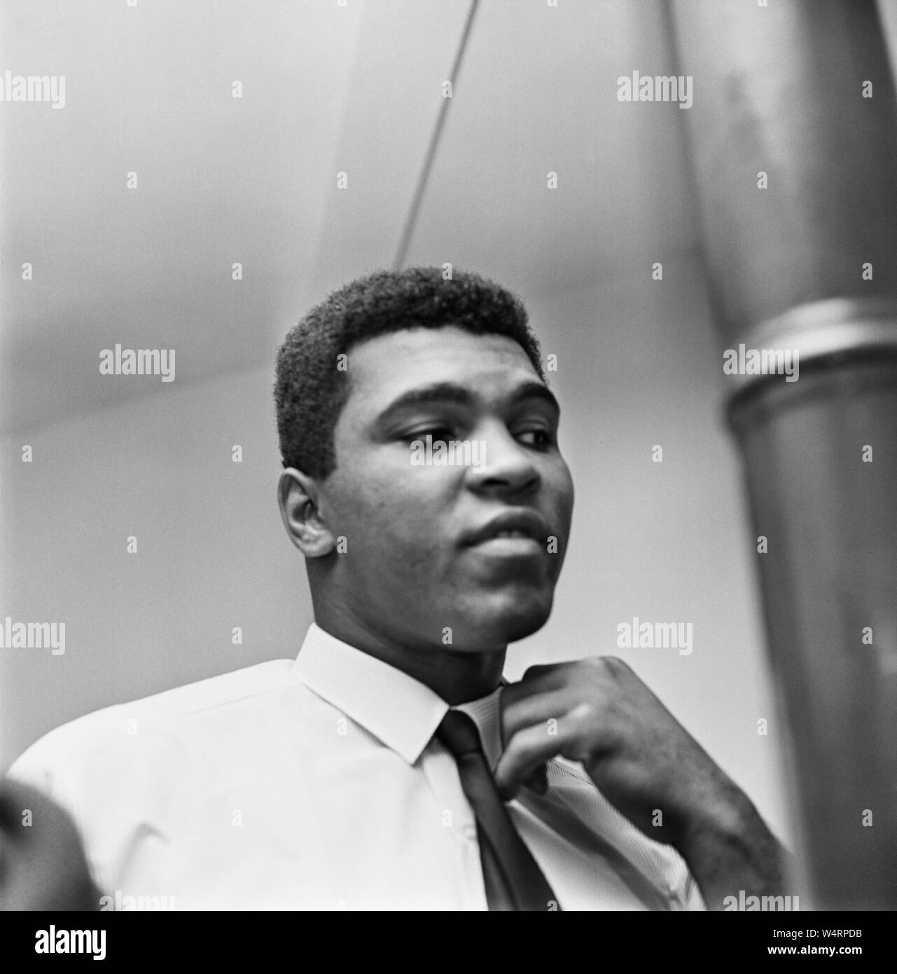 Muhammad Ali In the UK ahead of his fight with England's Brian London ...