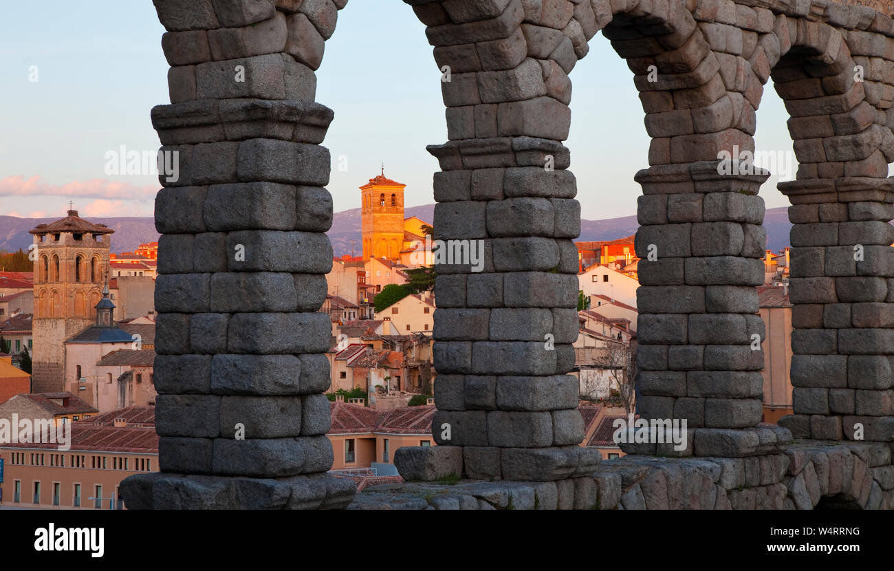 Acueducto romano hi-res stock photography and images - Alamy