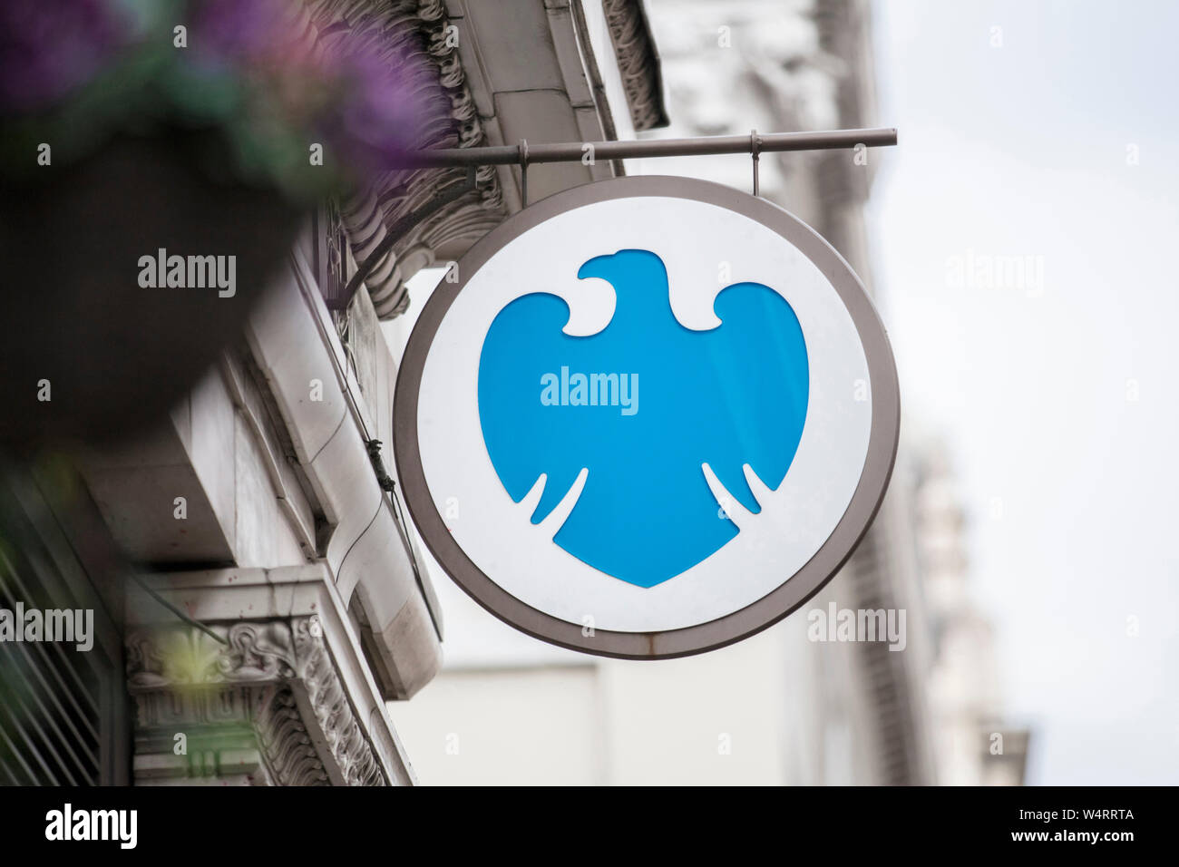 Barclays bank logo eagle hi-res stock photography and images - Alamy