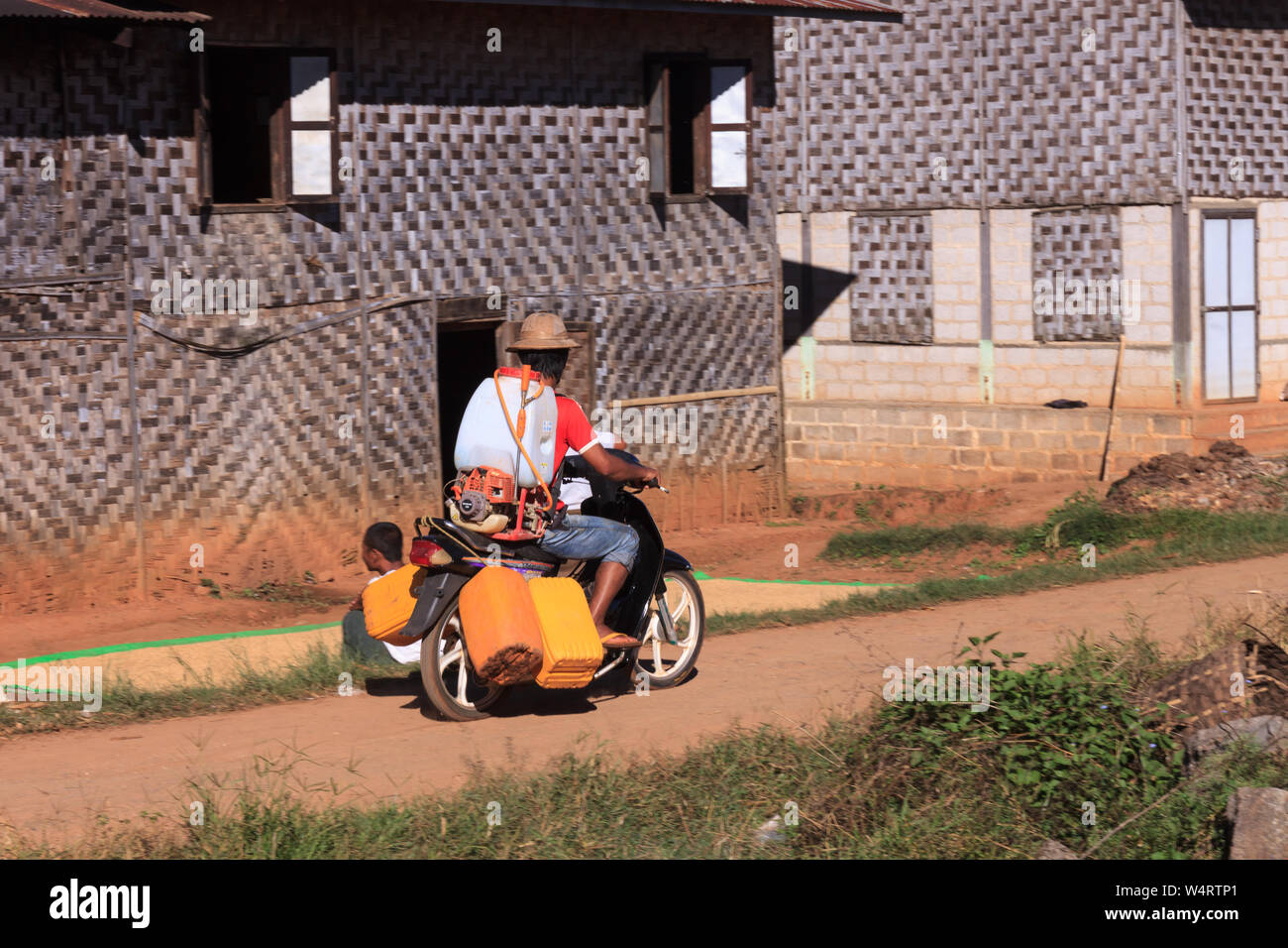 Rural life in myanmar hi-res stock photography and images - Alamy