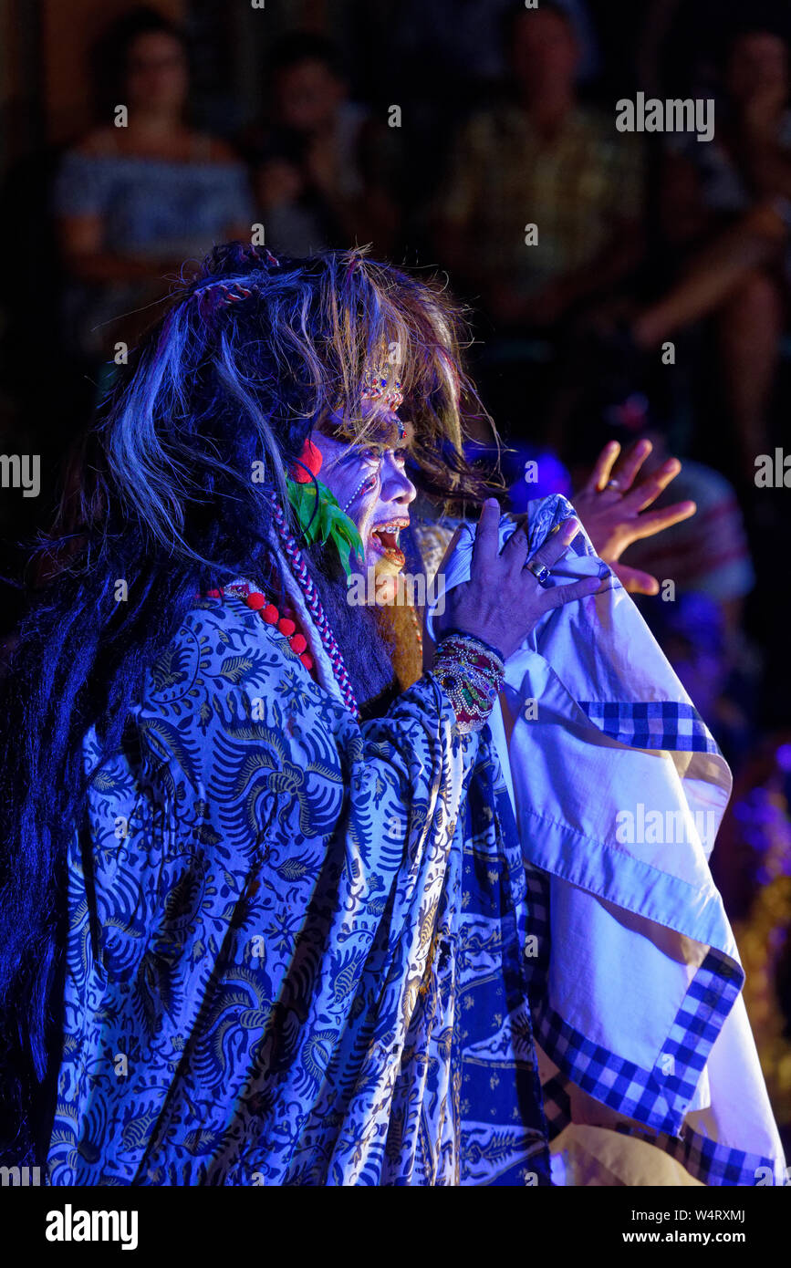 Performer dancer in traditional costume at the Ubud Palace dance ...