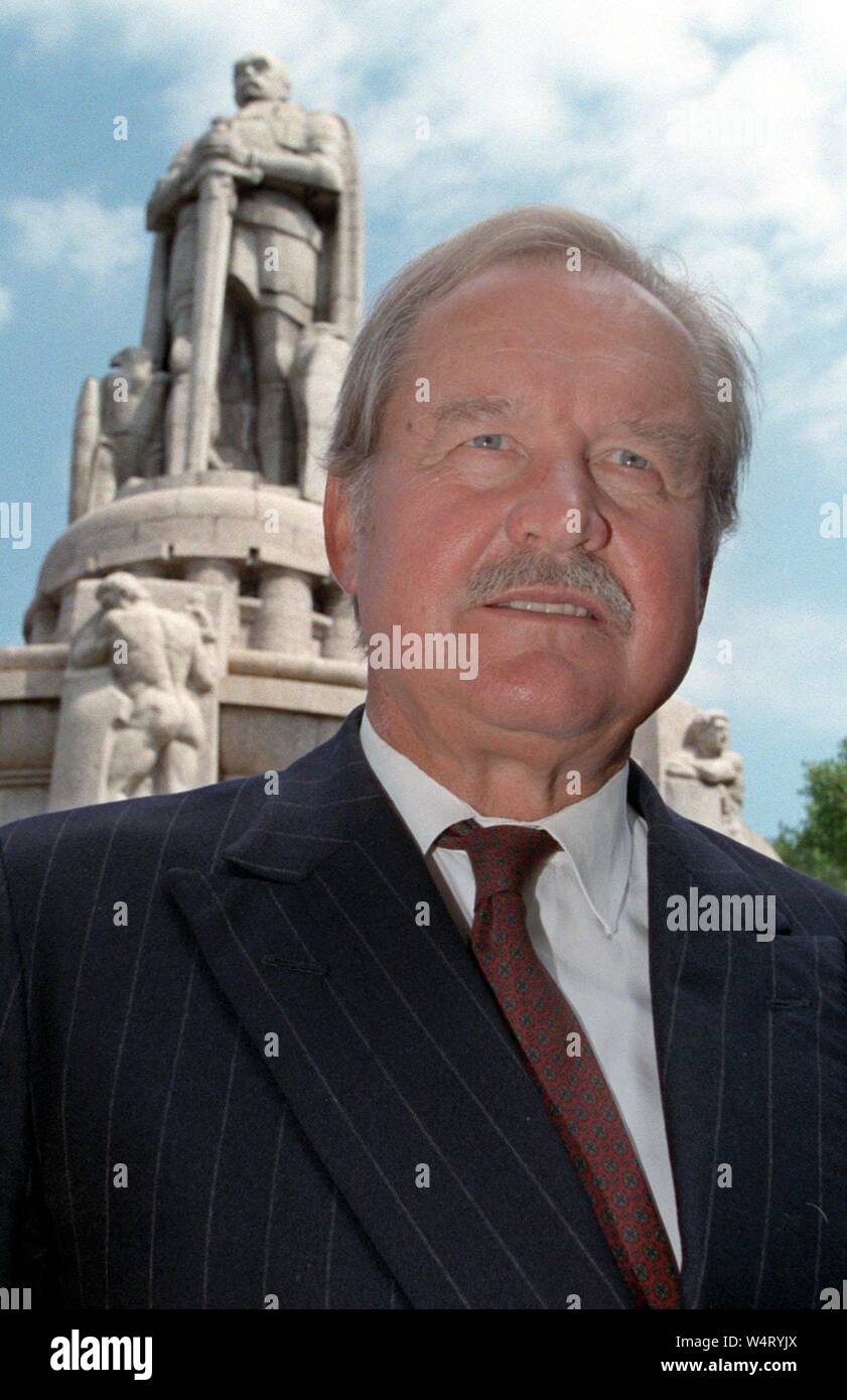 FILED - 30 July 1998, Hamburg: Prince Ferdinand von Bismarck stands in ...