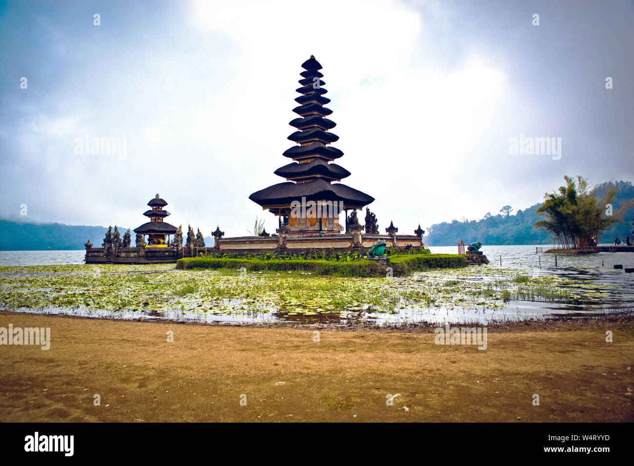 Ulun danu temple lake beratan hi-res stock photography and images - Alamy