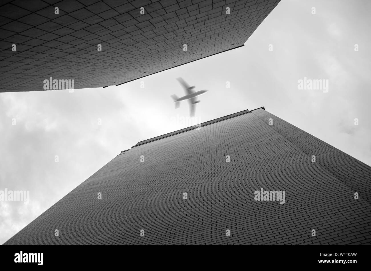 Airplane flying high up Black and White Stock Photos & Images - Alamy