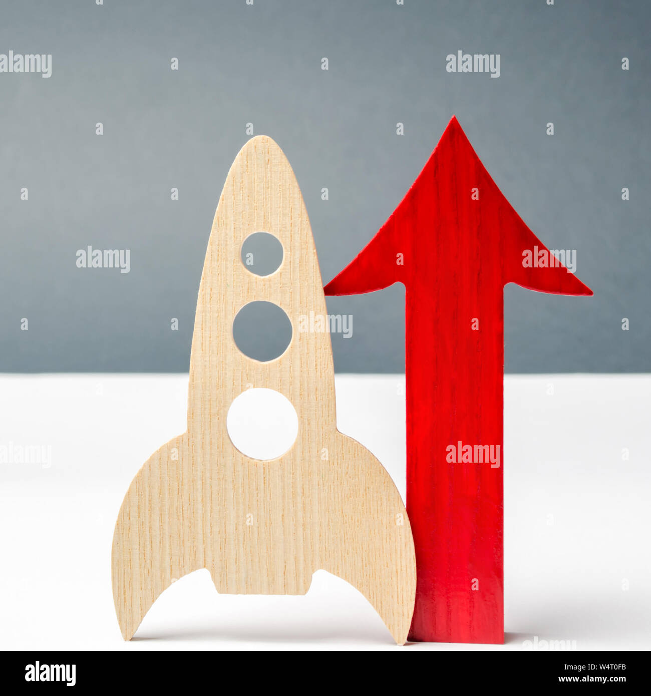 Startup rocket hi-res stock photography and images - Alamy