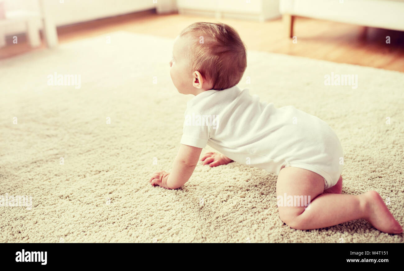 little baby in diaper crawling on floor at home Stock Photo - Alamy