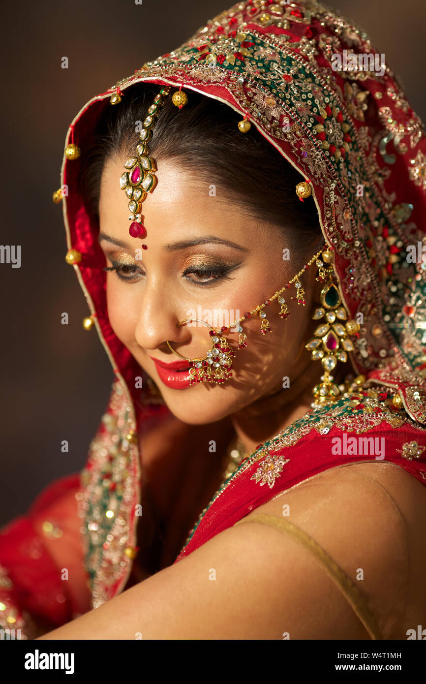 Beautiful indian punjabi bride wedding hi-res stock photography and ...