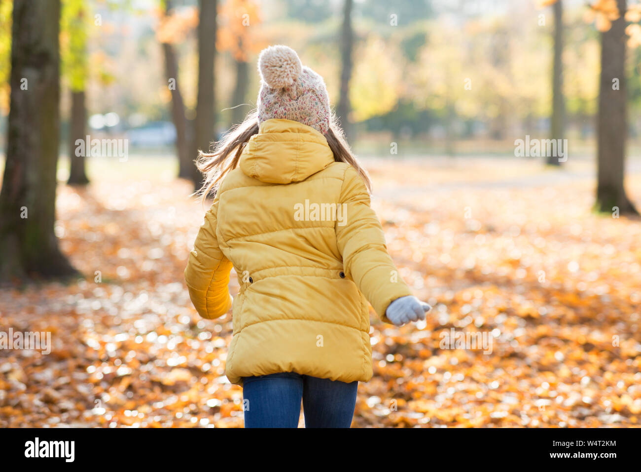 Teenager happy running hi-res stock photography and images - Alamy