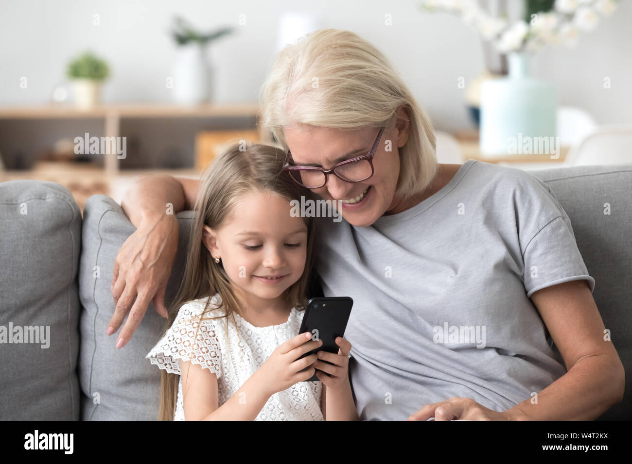 Grandma on phone hi-res stock photography and images - Alamy