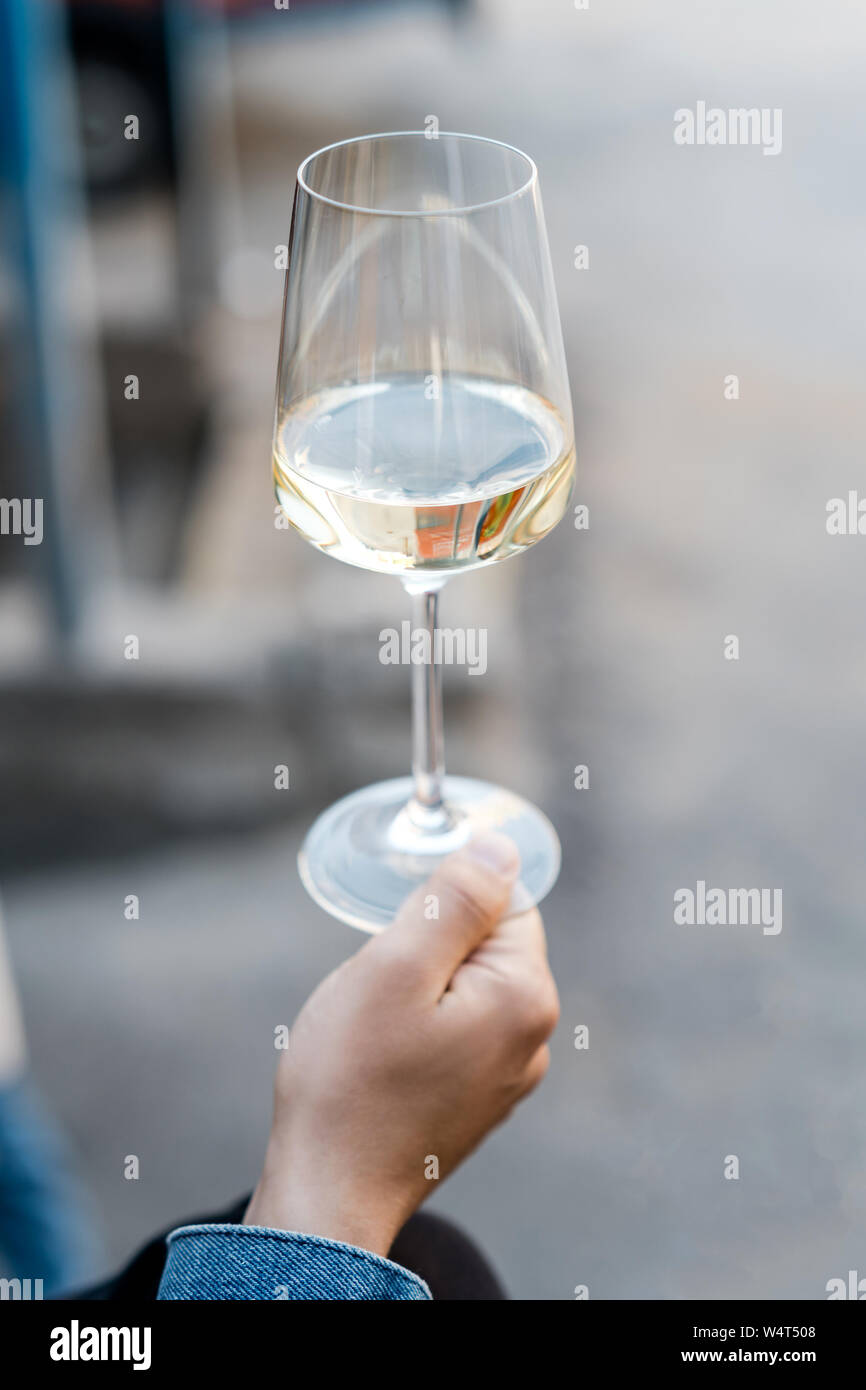 Man hand holding wine glass hi-res stock photography and images - Alamy