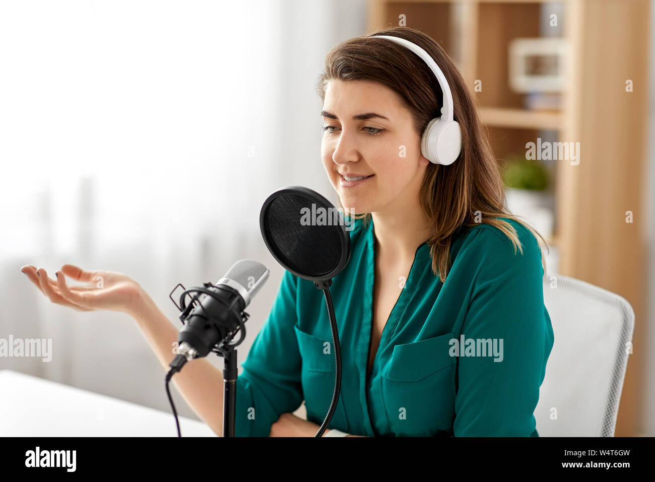 Podcast home studio woman hi-res stock photography and images - Alamy