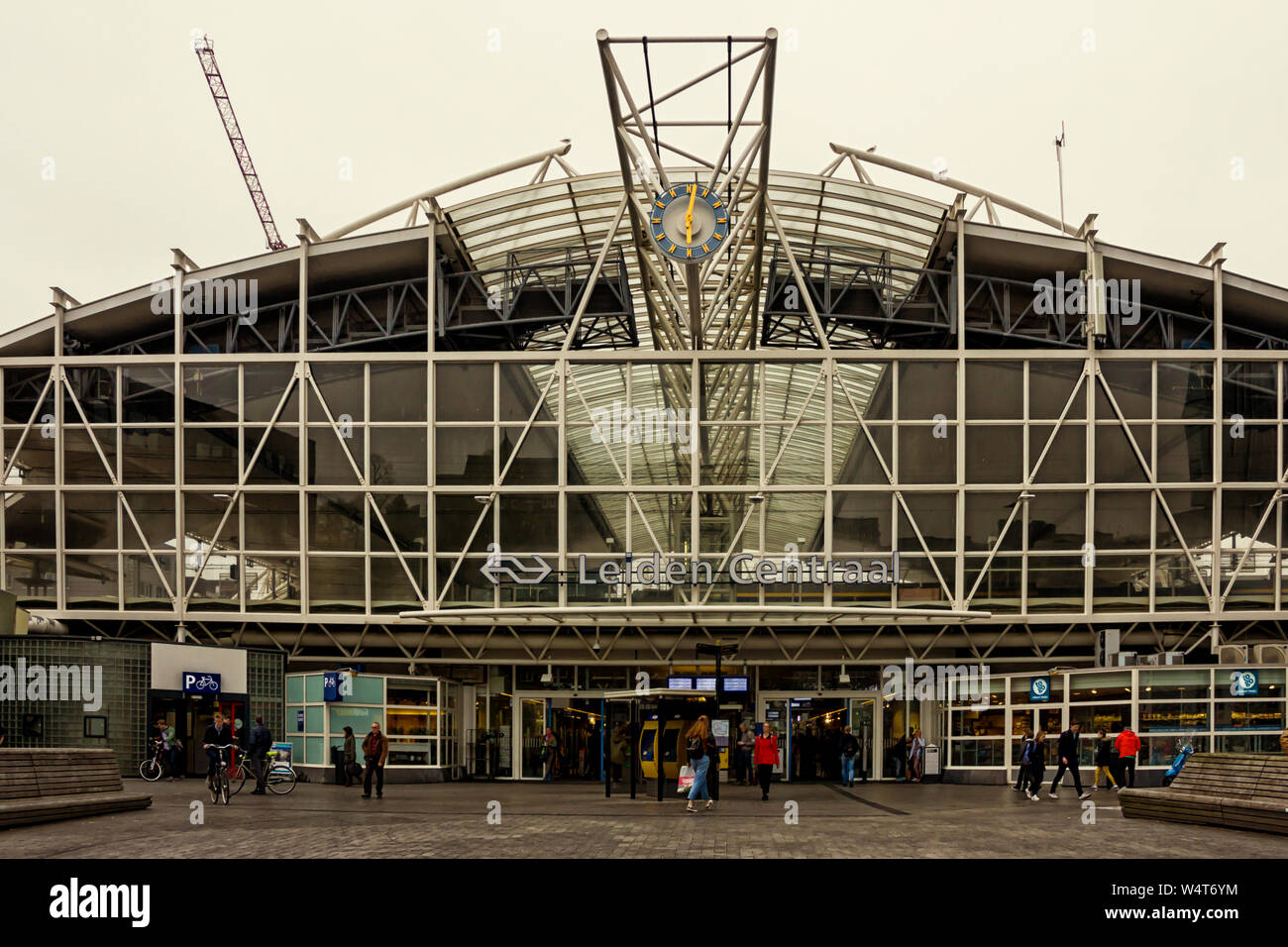 Leiden centraal railway station netherlands hi-res stock photography ...