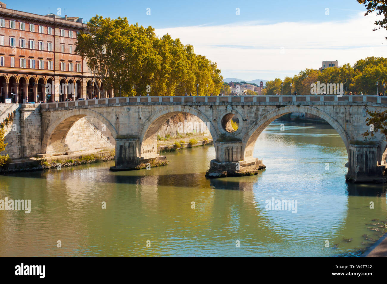 Brown building under bridge hi-res stock photography and images - Alamy