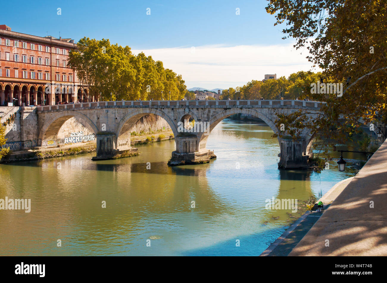 Brown building under bridge hi-res stock photography and images - Alamy