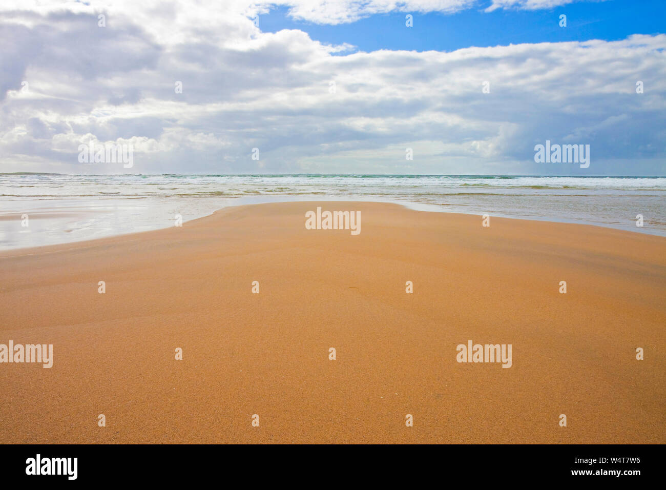 Irish beach with sand and cloudy sky (Ireland Stock Photo - Alamy