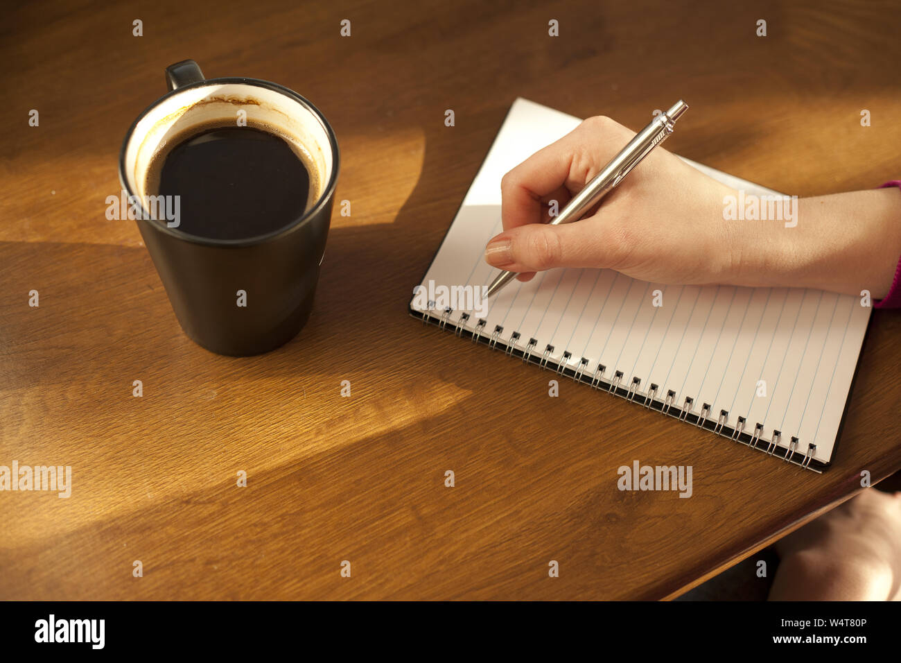 Notepad and coffee - coffeebreak concept Stock Photo - Alamy