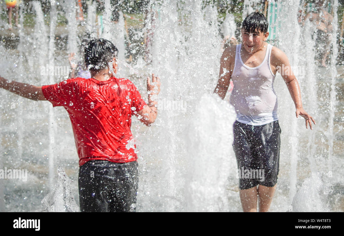 40 degree temperatures hi-res stock photography and images - Alamy