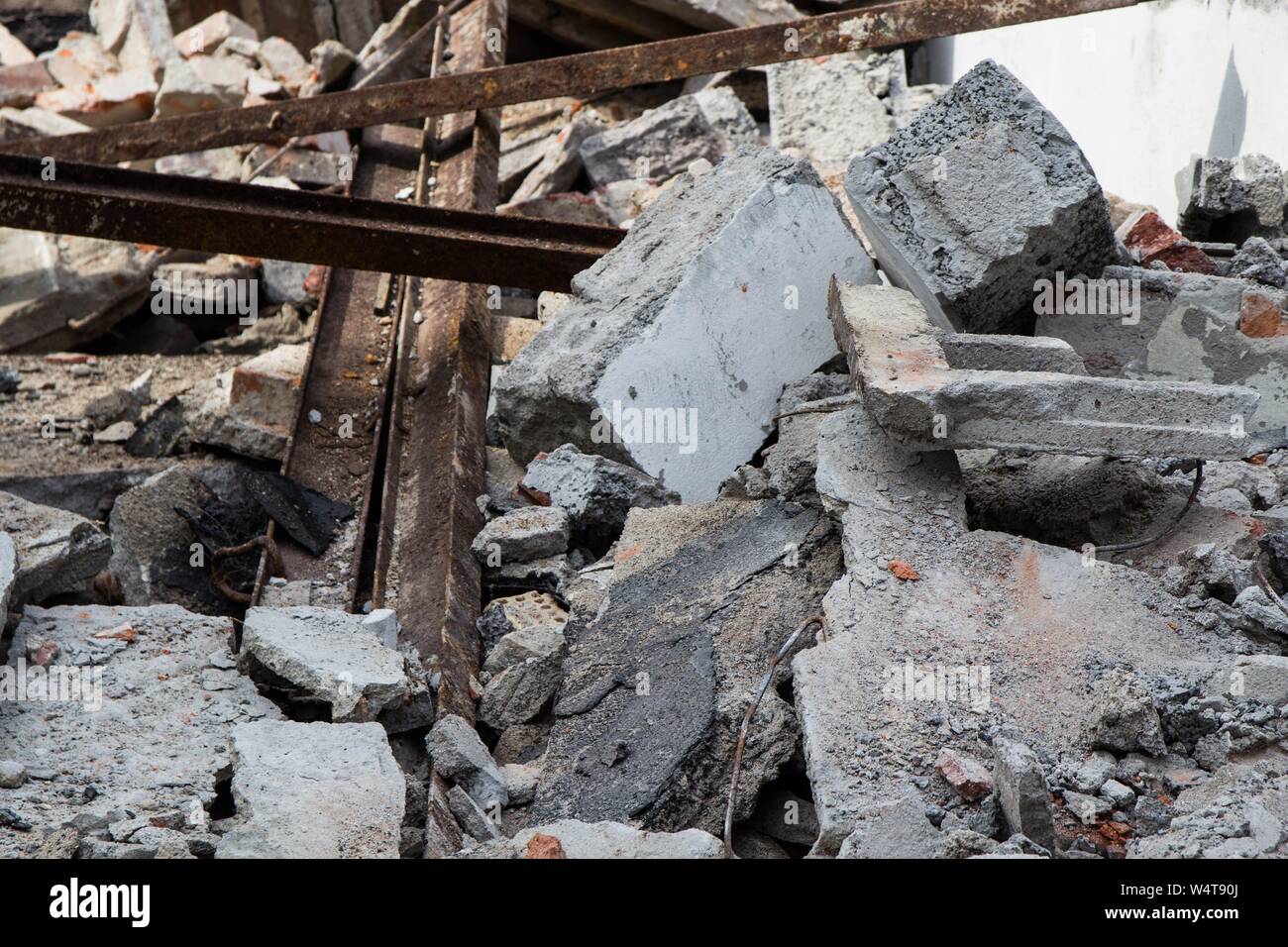 construction rubble - the garage demolished Stock Photo - Alamy construction rubble - the garage demolished Stock Photo - Alamy