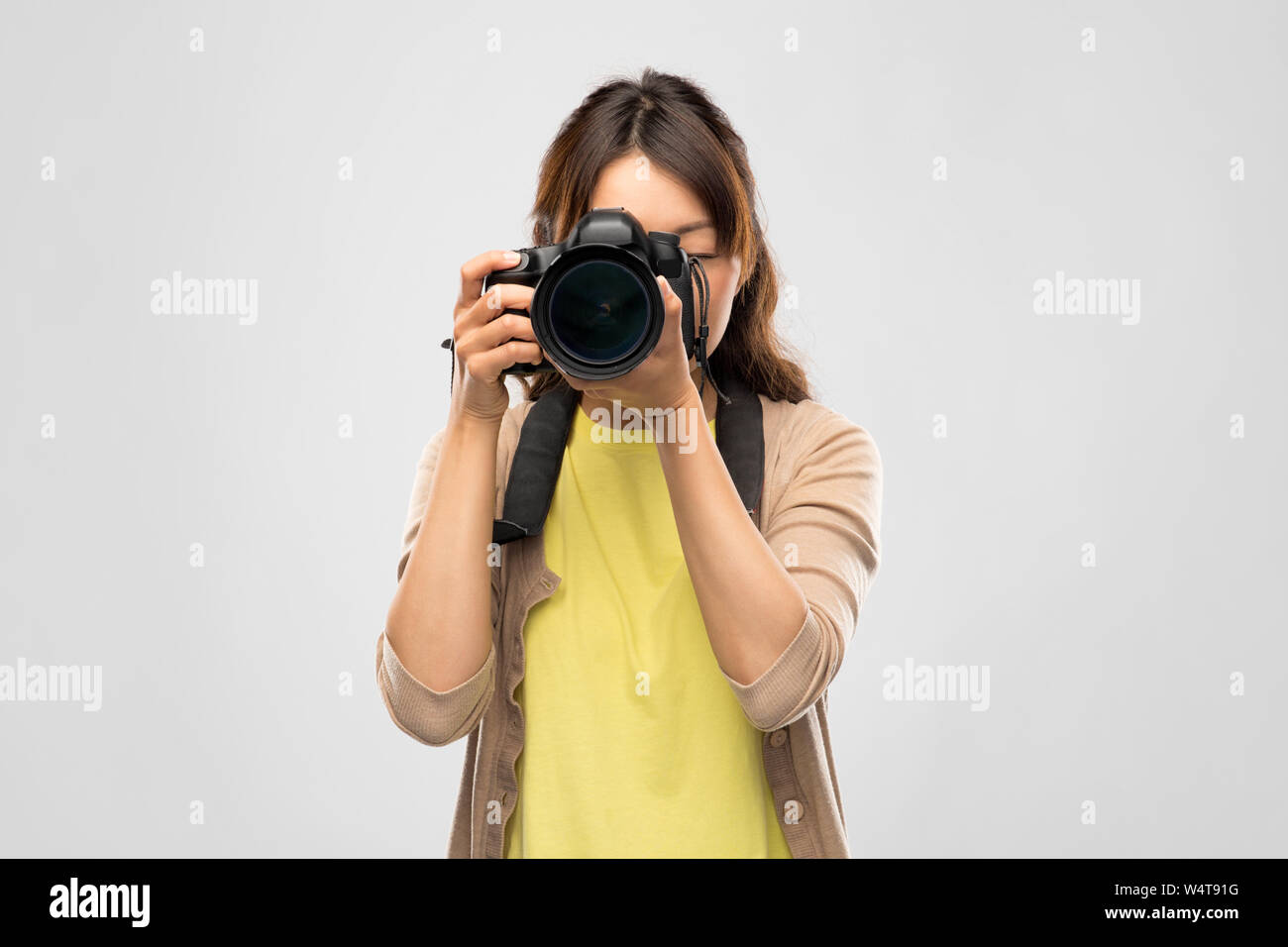 Female photographer photoshoot hi-res stock photography and images - Alamy