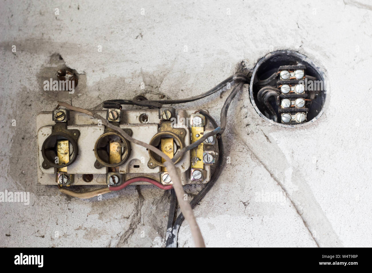 Dangerous electrical wiring hi-res stock photography and images - Alamy