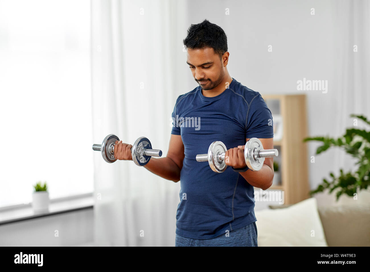 Indian man weightlifting hi-res stock photography and images - Alamy