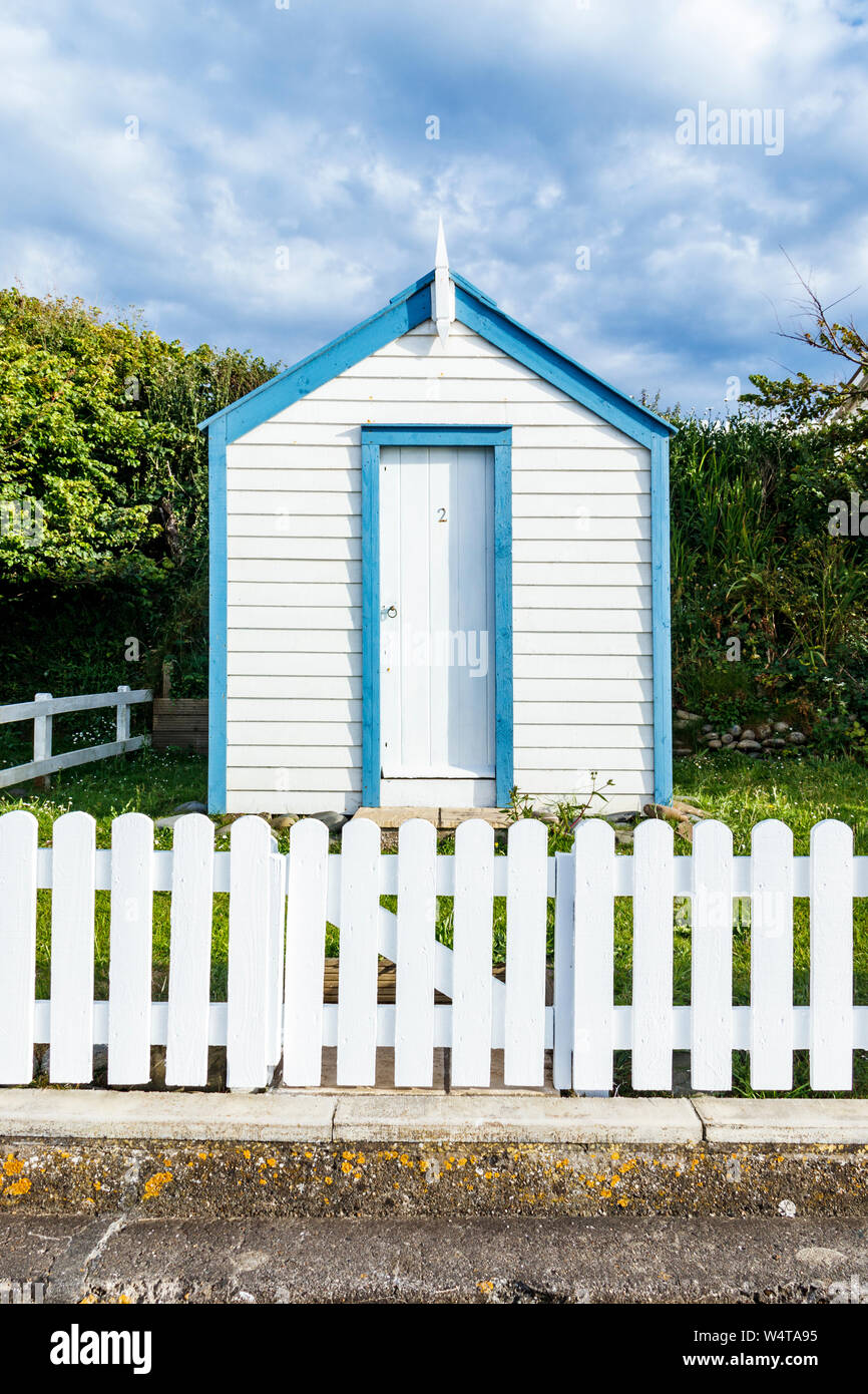 Wooden beach hut hi-res stock photography and images - Alamy