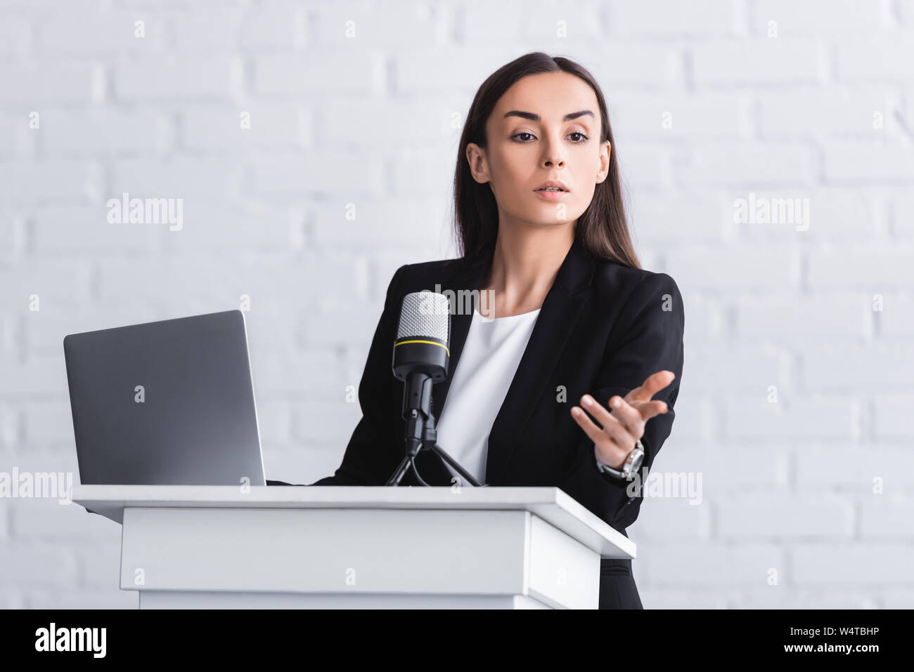 Businesswoman speaking at podium hi-res stock photography and images ...