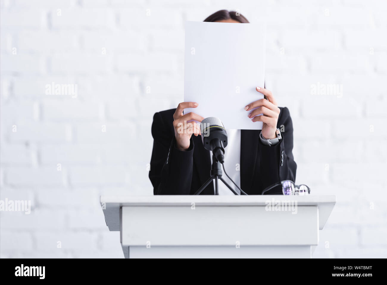 Woman at podium from behind hi-res stock photography and images - Alamy