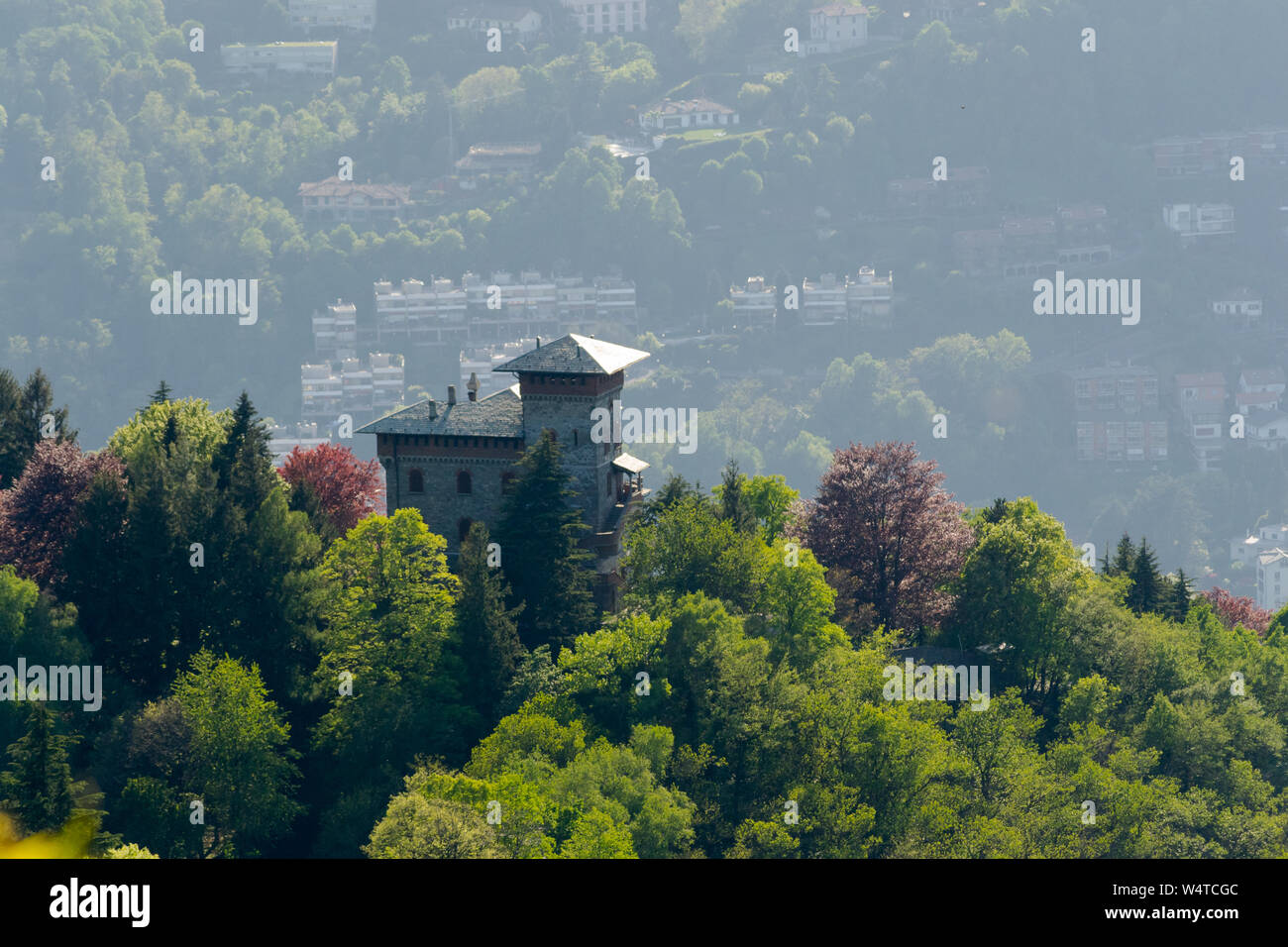 Medieval castle on lake como hi-res stock photography and images - Alamy