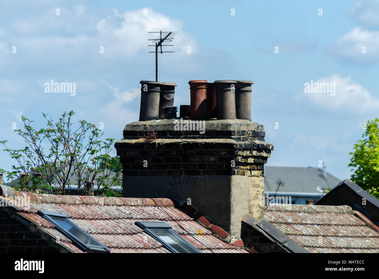 English roof with chimney and antenna hi-res stock photography and ...