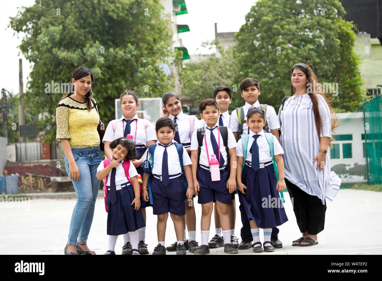 School girls standing together hi-res stock photography and images - Alamy