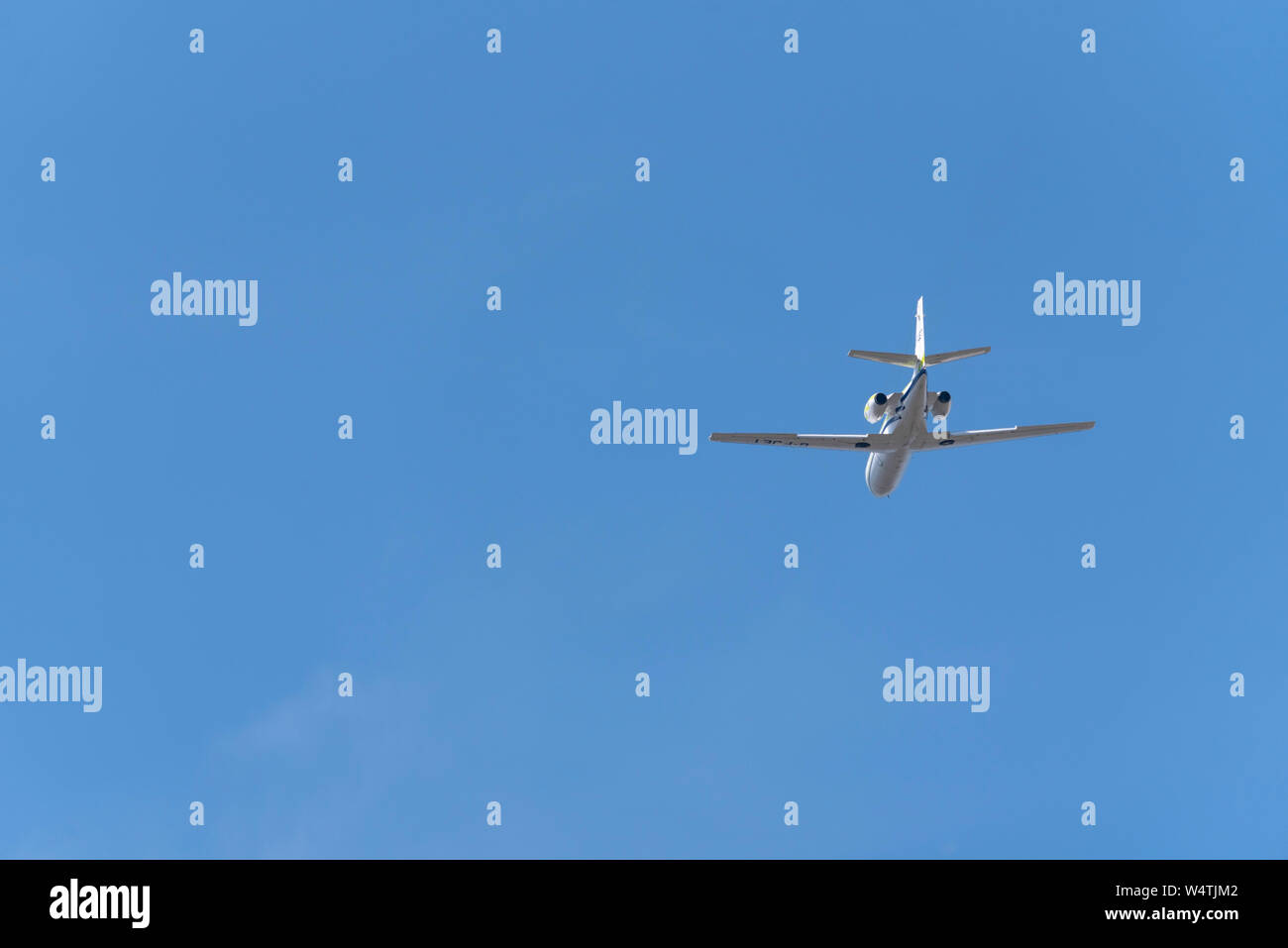 Cessna 550 Citation II private jet plane G-FJET taking off from London ...