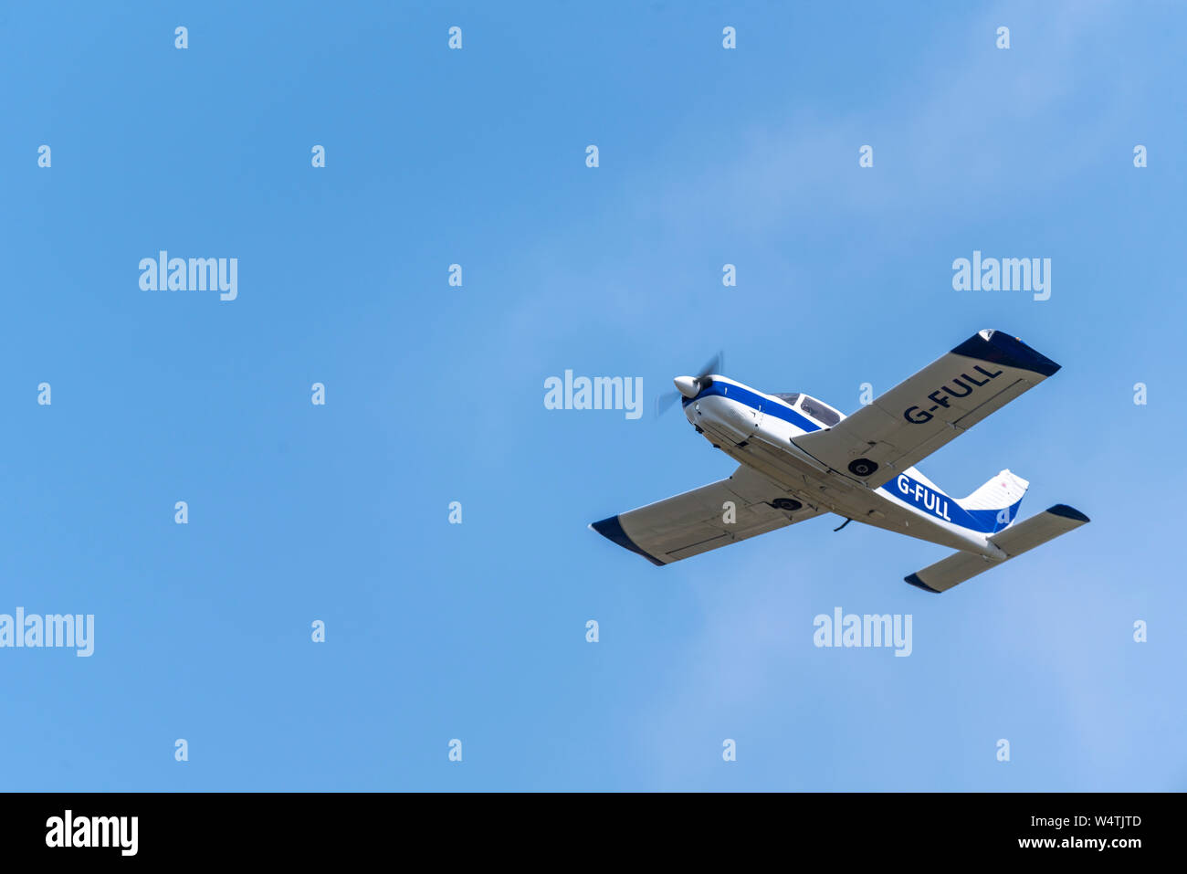 Piper PA-28 Cherokee Arrow II G-FULL light aircraft plane taking off ...