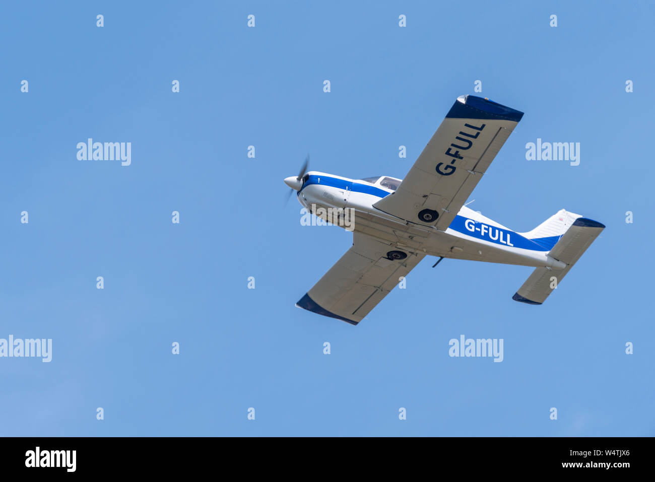 Piper PA-28 Cherokee Arrow II G-FULL light aircraft plane taking off ...