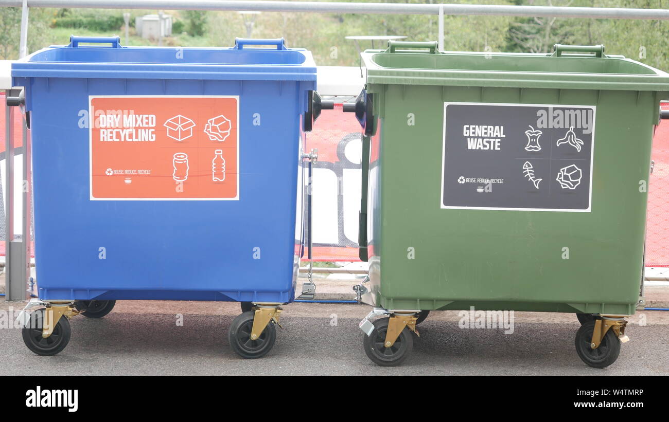 Recycling sign bin Stock Photo - Alamy