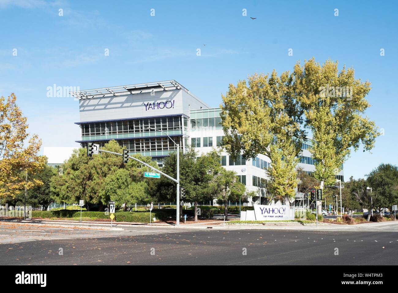 Yahoo finance logo hi-res stock photography and images - Alamy