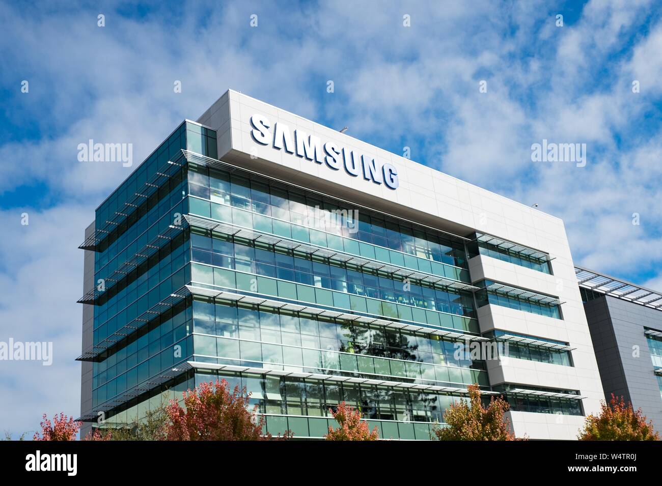 Samsung logo office hi-res stock photography and images - Alamy