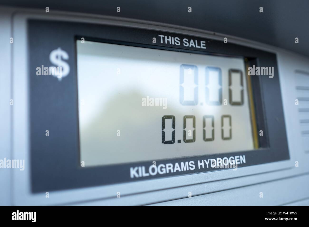 Kilograms of hydrogen hi-res stock photography and images - Alamy