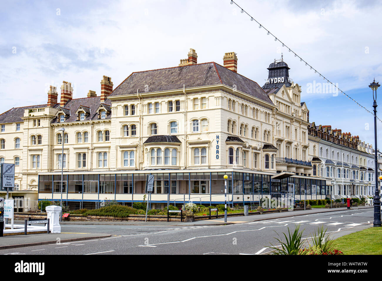 Llandudno traditional seaside town hi-res stock photography and images ...