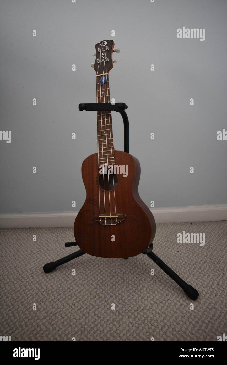 Ukulele stand hi-res stock photography and images - Alamy