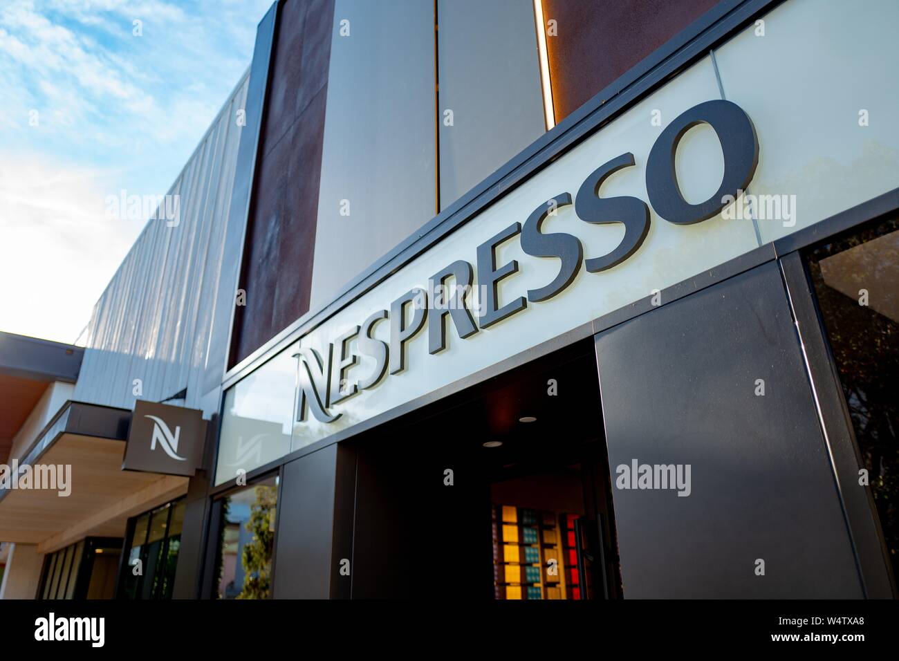 Nespresso store hi-res stock photography and images - Alamy