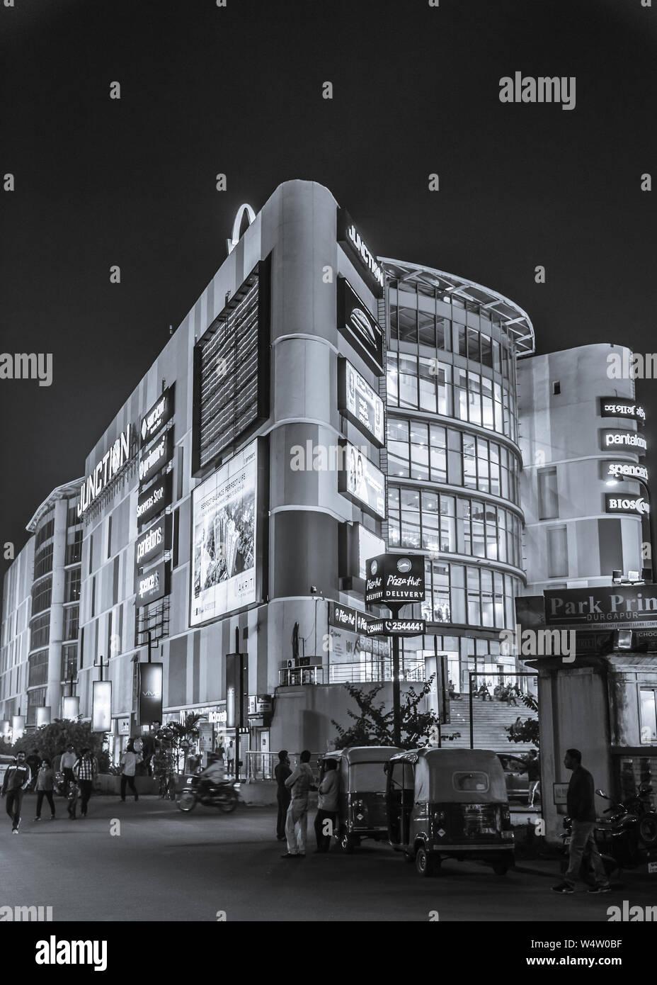 Exterior side View of a Multistory shopping Mall Stock Photo - Alamy