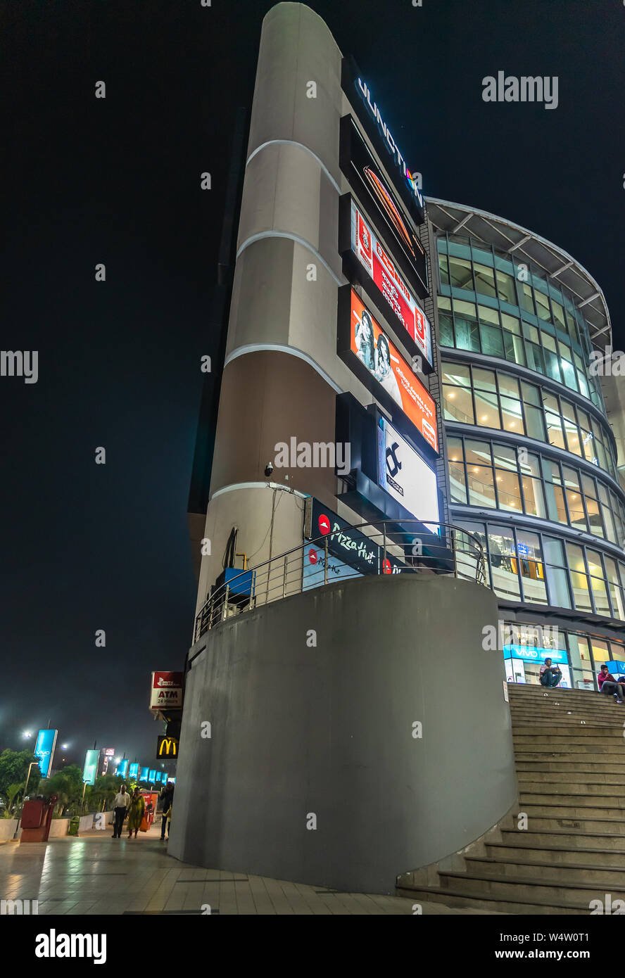 Exterior side View of a Multistory shopping Mall Stock Photo - Alamy
