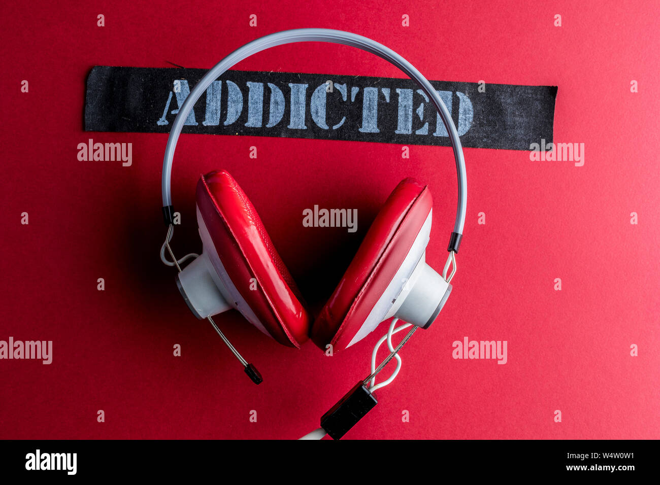 Retro headphones addicted music concept Stock Photo - Alamy