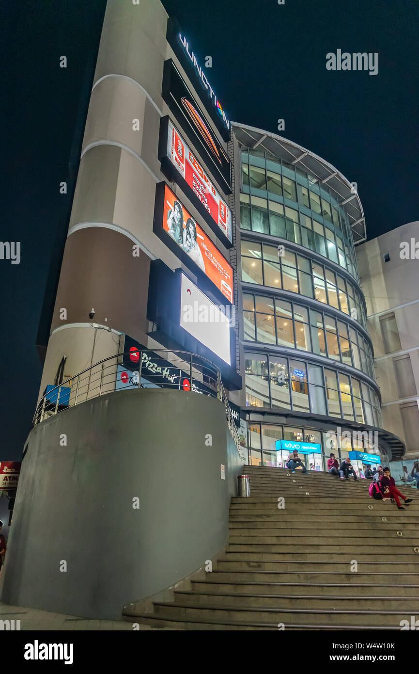 Shopping Mall Exterior High Resolution Stock Photography and Images - Alamy